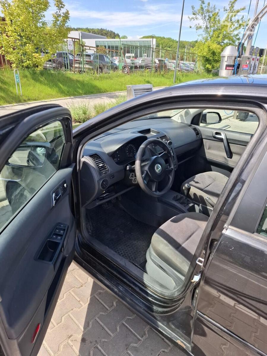 Melns Volkswagen Polo 2005 Viļņa, ar dzinēja tilpumu 1.40 L un nobraukumu 183 tūkst. km par 800 €, foto 7 vietnē AUTOMOTO.COM.LV