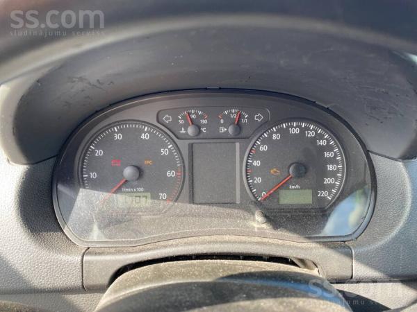Black Volkswagen Polo 2005 in Riga, with an engine capacity of 1.20 L and mileage of 259 thousand km for 1100 €, photo 5 on AUTOMOTO.COM.LV