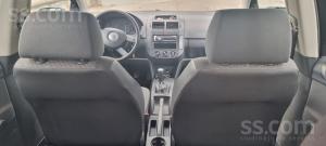 Black Volkswagen Polo 2005 in Riga, with an engine capacity of 1.40 L and mileage of 273 thousand km for 1200 €, photo 6 on AUTOMOTO.COM.LV