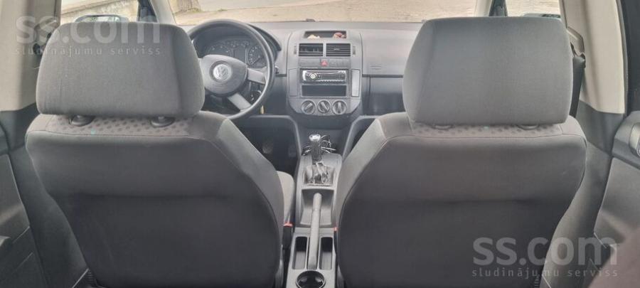 Black Volkswagen Polo 2005 in Riga, with an engine capacity of 1.40 L and mileage of 273 thousand km for 1200 €, photo 6 on AUTOMOTO.COM.LV