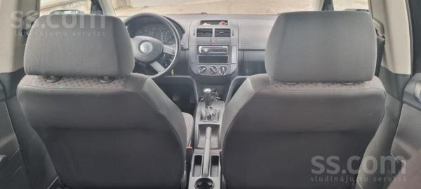 Black Volkswagen Polo 2005 in Riga, with an engine capacity of 1.40 L and mileage of 273 thousand km for 1200 €, photo 6 on AUTOMOTO.COM.LV