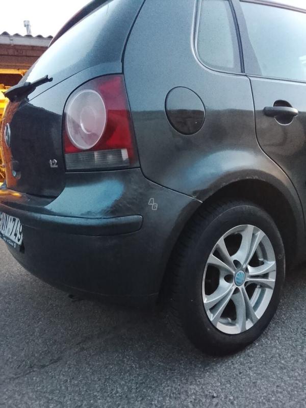 Melns Volkswagen Polo 2006 Panevēža, ar dzinēja tilpumu 1.20 L un nobraukumu 270 tūkst. km par 350 €, foto 4 vietnē AUTOMOTO.COM.LV