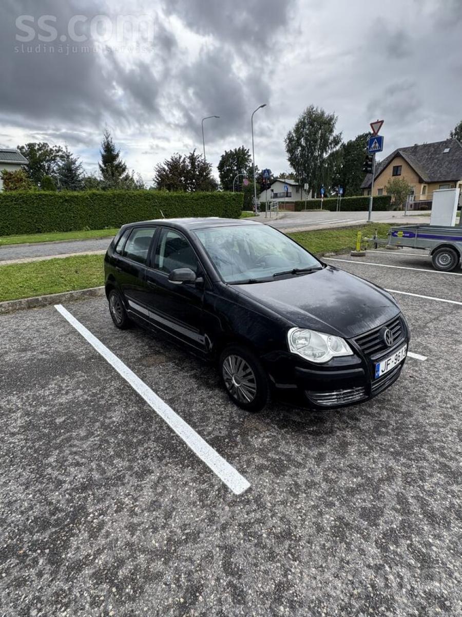 Black Volkswagen Polo 2006 in Riga, with an engine capacity of 1.20 L and mileage of 167 thousand km for 1300 €, photo 3 on AUTOMOTO.COM.LV