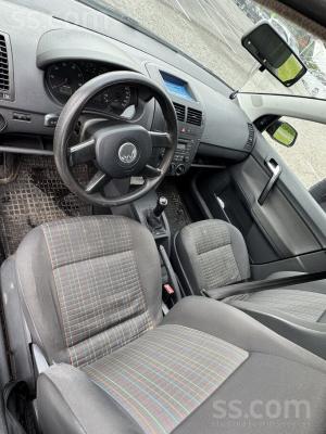 Black Volkswagen Polo 2006 in Riga, with an engine capacity of 1.20 L and mileage of 167 thousand km for 1300 €, photo 7 on AUTOMOTO.COM.LV