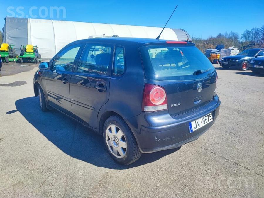 Black Volkswagen Polo 2007 in Tukums, with an engine capacity of 1.40 L and mileage of 222 thousand km for 800 €, photo 5 on AUTOMOTO.COM.LV