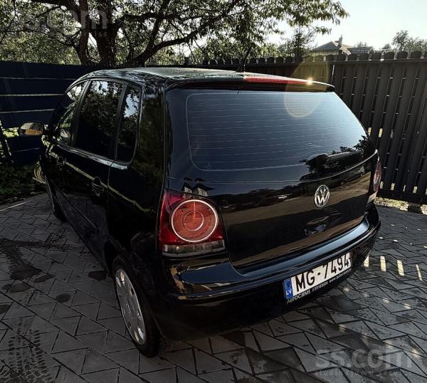 Black Volkswagen Polo 2007 in Riga, with an engine capacity of 1.40 L and mileage of 226 thousand km for 1400 €, photo 7 on AUTOMOTO.COM.LV