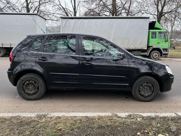 Black Volkswagen Polo 2008 in Vilnius, with an engine capacity of 1.42 L and mileage of 230 thousand km for 1750 €, photo 6 on AUTOMOTO.COM.LV
