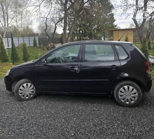 Black Volkswagen Polo 2008 in Vilnius, with an engine capacity of 1.40 L and mileage of 211 thousand km for 1350 €, photo 3 on AUTOMOTO.COM.LV