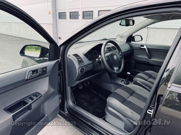 Melns Volkswagen Polo 2008 Tallina, ar dzinēja tilpumu 1.90 L un nobraukumu 299 tūkst. km par 2690 €, foto 8 vietnē AUTOMOTO.COM.LV