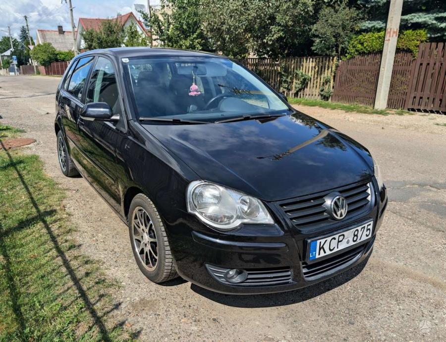 Melns Volkswagen Polo 2008 Kauņa, ar dzinēja tilpumu 1.39 L un nobraukumu 131 tūkst. km par 2000 €, foto 1 vietnē AUTOMOTO.COM.LV