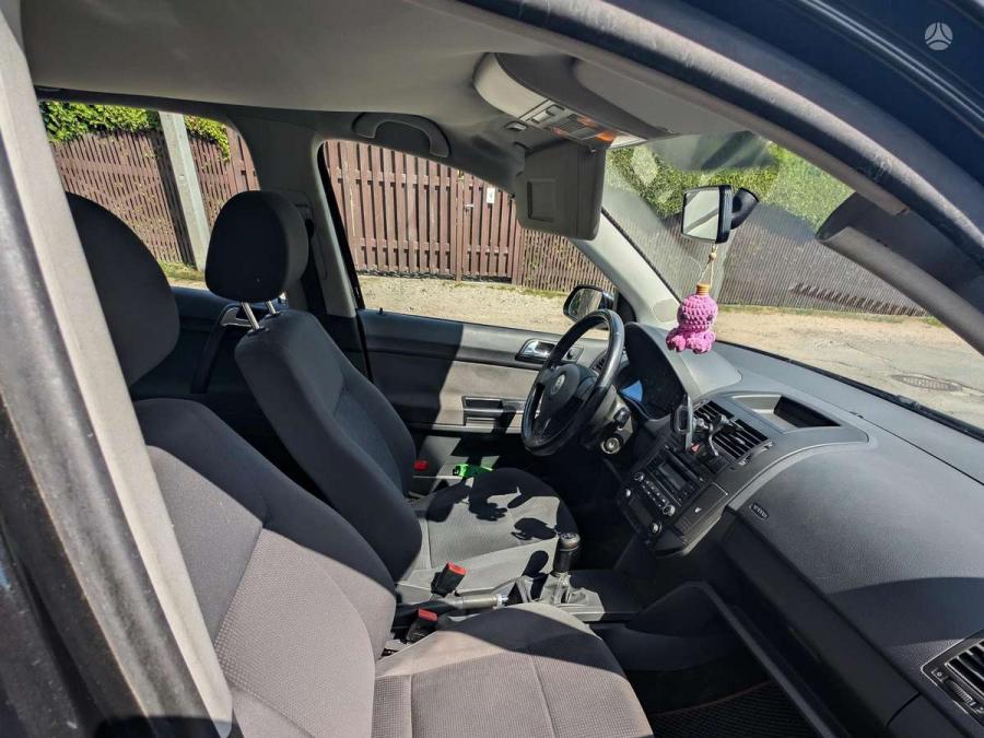 Melns Volkswagen Polo 2008 Kauņa, ar dzinēja tilpumu 1.39 L un nobraukumu 131 tūkst. km par 2000 €, foto 3 vietnē AUTOMOTO.COM.LV