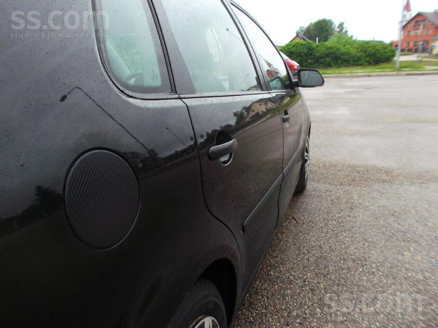 Black Volkswagen Polo 2009 in Daugavpils, with an engine capacity of 1.20 L and mileage of 287 thousand km for 1350 €, photo 8 on AUTOMOTO.COM.LV