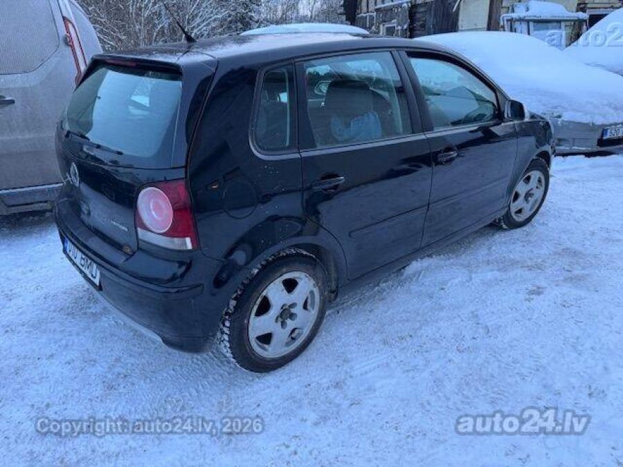 Melns Volkswagen Polo 2009 Tallina, ar dzinēja tilpumu 1.40 L un nobraukumu 348 tūkst. km par 2300 €, foto 4 vietnē AUTOMOTO.COM.LV