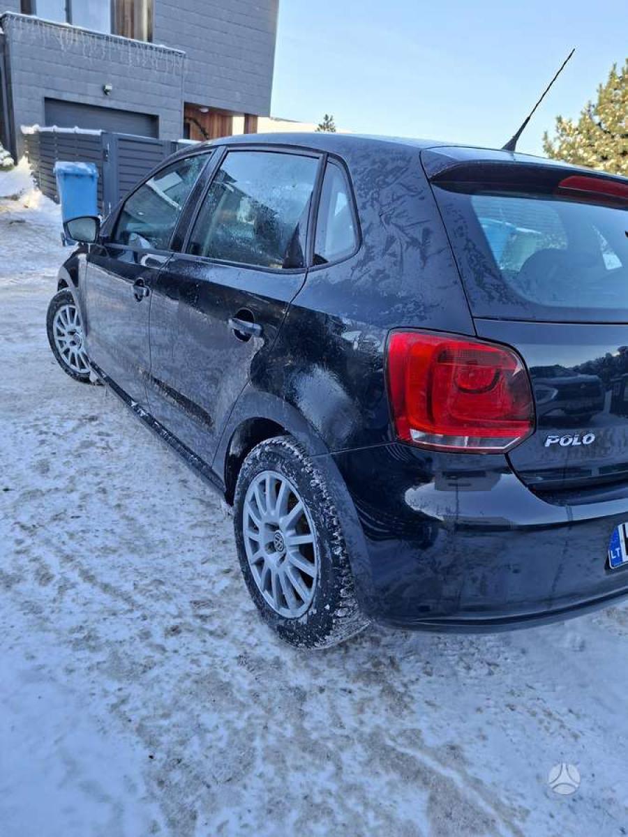 Black Volkswagen Polo 2009 in Kaunas, with an engine capacity of 1.20 L and mileage of 215 thousand km for 2400 €, photo 3 on AUTOMOTO.COM.LV