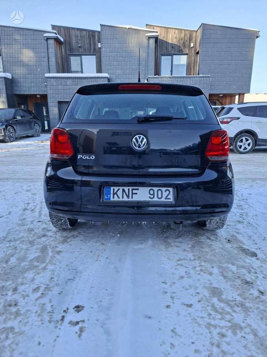 Black Volkswagen Polo 2009 in Kaunas, with an engine capacity of 1.20 L and mileage of 215 thousand km for 2400 €, photo 4 on AUTOMOTO.COM.LV