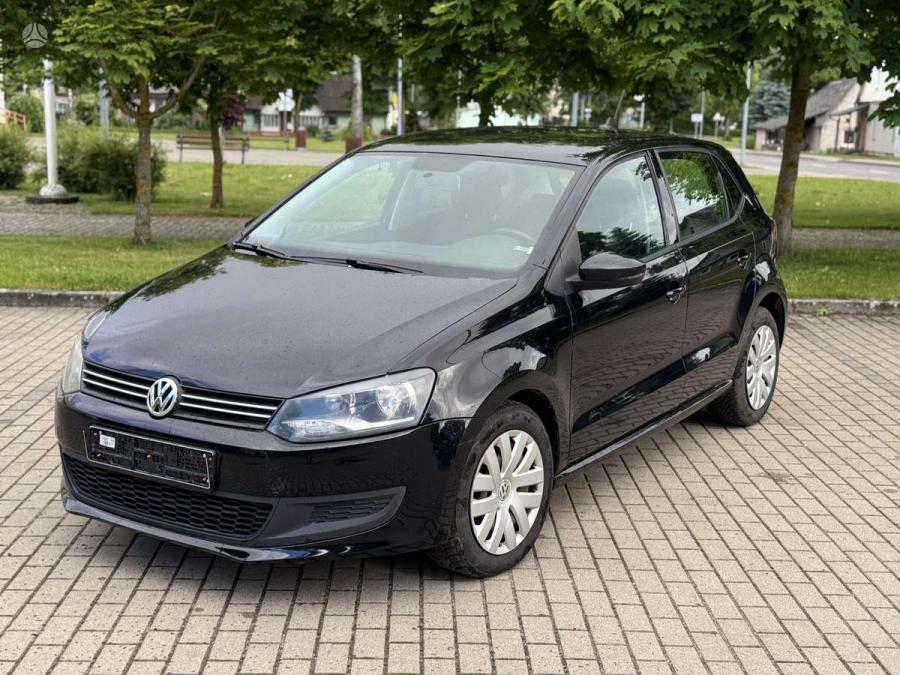 Black Volkswagen Polo 2009 in Ukmerge, with an engine capacity of 1.60 L and mileage of 326 thousand km for 2400 €, photo 3 on AUTOMOTO.COM.LV