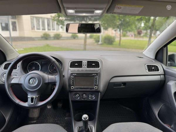 Black Volkswagen Polo 2009 in Ukmerge, with an engine capacity of 1.60 L and mileage of 326 thousand km for 2400 €, photo 7 on AUTOMOTO.COM.LV