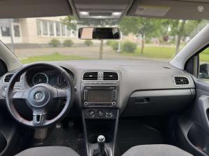 Black Volkswagen Polo 2009 in Ukmerge, with an engine capacity of 1.60 L and mileage of 326 thousand km for 2400 €, photo 8 on AUTOMOTO.COM.LV