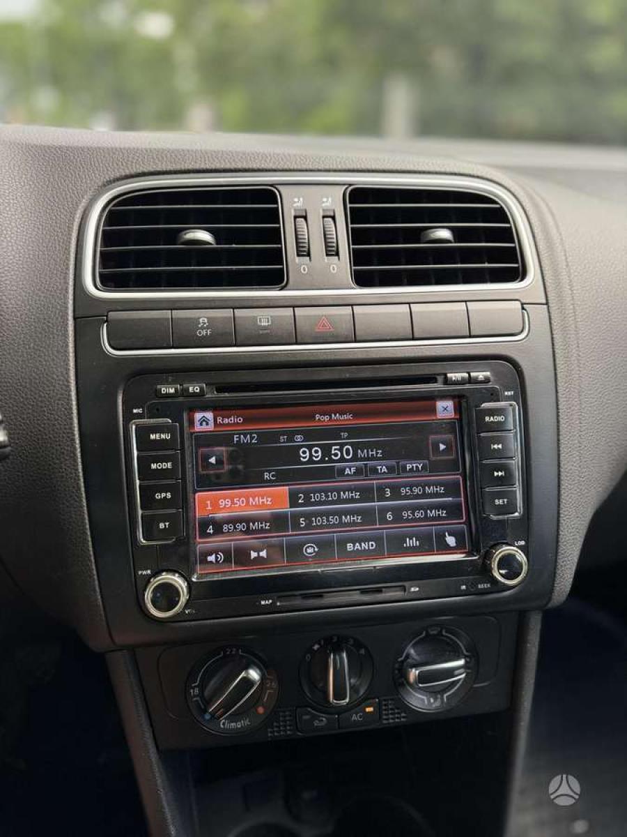 Black Volkswagen Polo 2009 in Ukmerge, with an engine capacity of 1.60 L and mileage of 326 thousand km for 2400 €, photo 11 on AUTOMOTO.COM.LV