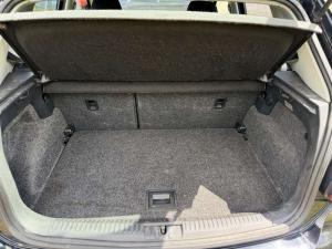 Black Volkswagen Polo 2009 in Ukmerge, with an engine capacity of 1.60 L and mileage of 326 thousand km for 2400 €, photo 12 on AUTOMOTO.COM.LV