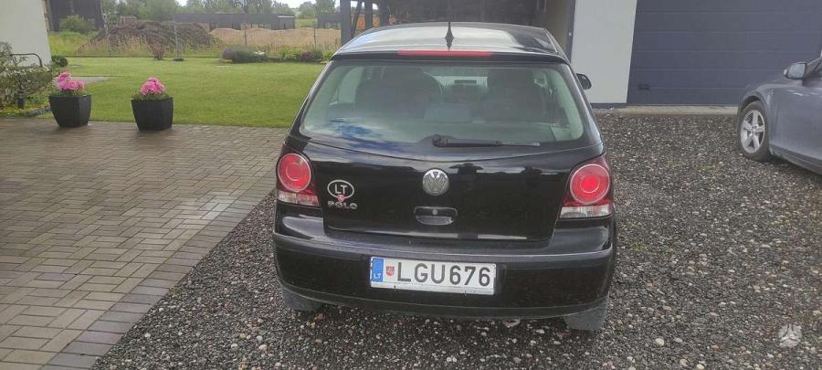 Black Volkswagen Polo 2009 in Siauliai, with an engine capacity of 1.20 L and mileage of 184 thousand km for 950 €, photo 4 on AUTOMOTO.COM.LV