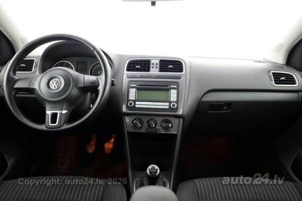 Black Volkswagen Polo 2010 in Tallinn, with an engine capacity of 1.60 L and mileage of 348 thousand km for 2299 €, photo 5 on AUTOMOTO.COM.LV
