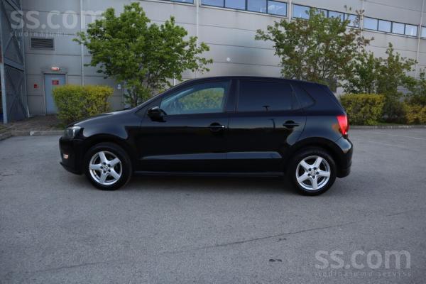 Black Volkswagen Polo 2010 in Riga, with an engine capacity of 1.20 L and mileage of 306 thousand km for 3490 €, photo 5 on AUTOMOTO.COM.LV