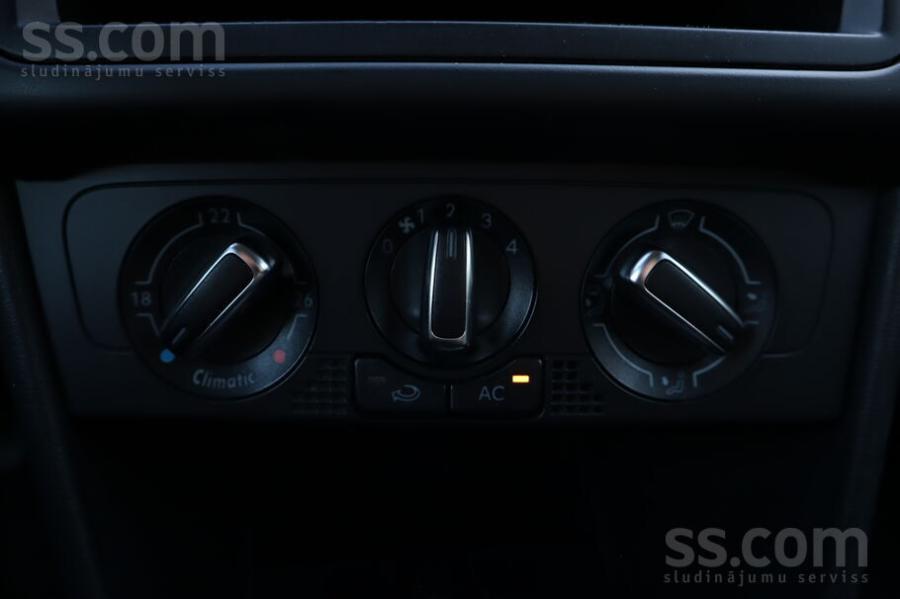 Melns Volkswagen Polo 2010 Rīga, ar dzinēja tilpumu 1.20 L un nobraukumu 306 tūkst. km par 3490 €, foto 27 vietnē AUTOMOTO.COM.LV