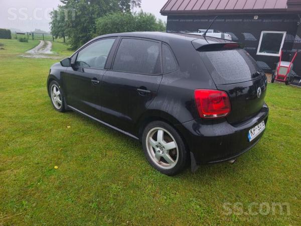 Melns Volkswagen Polo 2010 Liepāja, ar dzinēja tilpumu 1.60 L un nobraukumu 284 tūkst. km par 3100 €, foto 3 vietnē AUTOMOTO.COM.LV