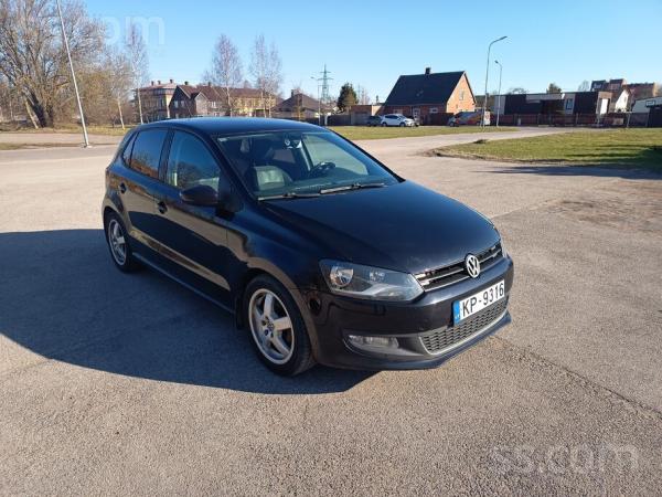 Melns Volkswagen Polo 2010 Liepāja, ar dzinēja tilpumu 1.60 L un nobraukumu 287 tūkst. km par 3200 €, foto 1 vietnē AUTOMOTO.COM.LV