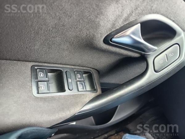 Melns Volkswagen Polo 2010 Liepāja, ar dzinēja tilpumu 1.60 L un nobraukumu 287 tūkst. km par 3200 €, foto 8 vietnē AUTOMOTO.COM.LV