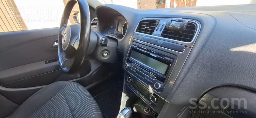 Melns Volkswagen Polo 2010 Liepāja, ar dzinēja tilpumu 1.60 L un nobraukumu 142 tūkst. km par 5432 €, foto 3 vietnē AUTOMOTO.COM.LV