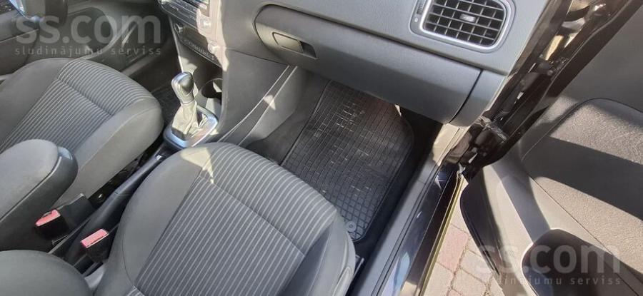 Melns Volkswagen Polo 2010 Liepāja, ar dzinēja tilpumu 1.60 L un nobraukumu 142 tūkst. km par 5432 €, foto 4 vietnē AUTOMOTO.COM.LV