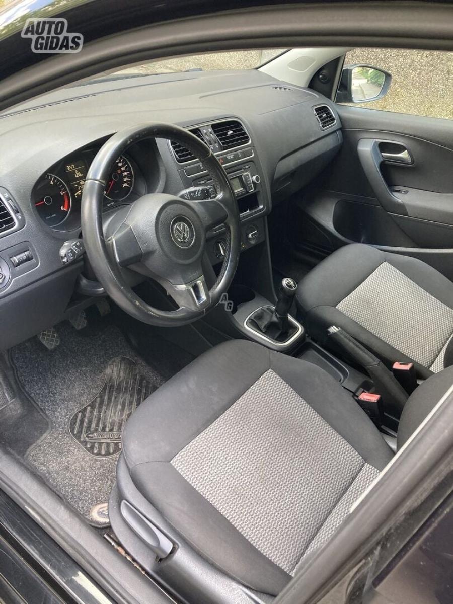 Black Volkswagen Polo 2010 in Vilnius, with an engine capacity of 1.20 L and mileage of 258 thousand km for 2650 €, photo 6 on AUTOMOTO.COM.LV