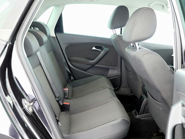 Black Volkswagen Polo 2010 in Tallinn, with an engine capacity of 1.60 L and mileage of 348 thousand km for 1999 €, photo 7 on AUTOMOTO.COM.LV