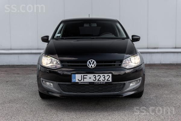 Black Volkswagen Polo 2010 in Jelgava, with an engine capacity of 1.60 L and mileage of 300 thousand km for 3500 €, photo 3 on AUTOMOTO.COM.LV