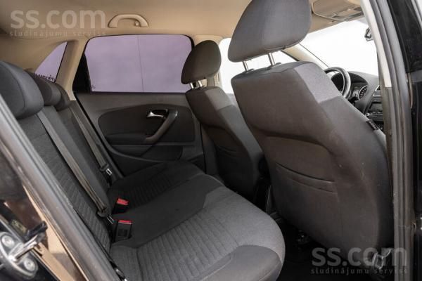 Black Volkswagen Polo 2010 in Jelgava, with an engine capacity of 1.60 L and mileage of 300 thousand km for 3500 €, photo 9 on AUTOMOTO.COM.LV