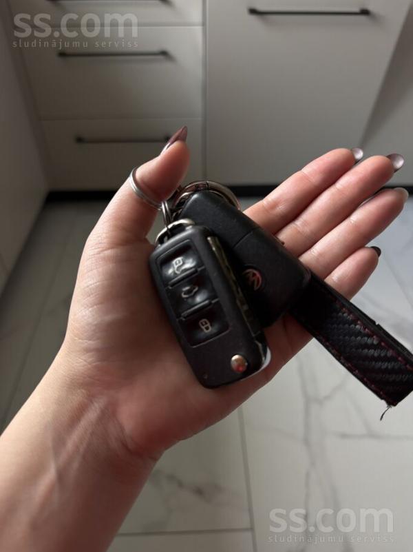 Black Volkswagen Polo 2010 in Riga, with an engine capacity of 1.60 L and mileage of 343 thousand km for 3950 €, photo 8 on AUTOMOTO.COM.LV