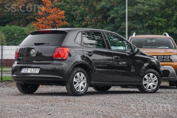 Black Volkswagen Polo 2010 in Riga, with an engine capacity of 1.20 L and mileage of 205 thousand km for 5990 €, photo 5 on AUTOMOTO.COM.LV