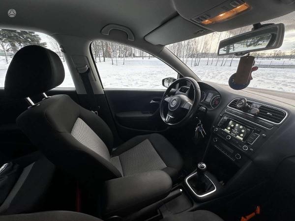 Black Volkswagen Polo 2011 in Kaunas, with an engine capacity of 1.20 L and mileage of 228 thousand km for 3200 €, photo 10 on AUTOMOTO.COM.LV