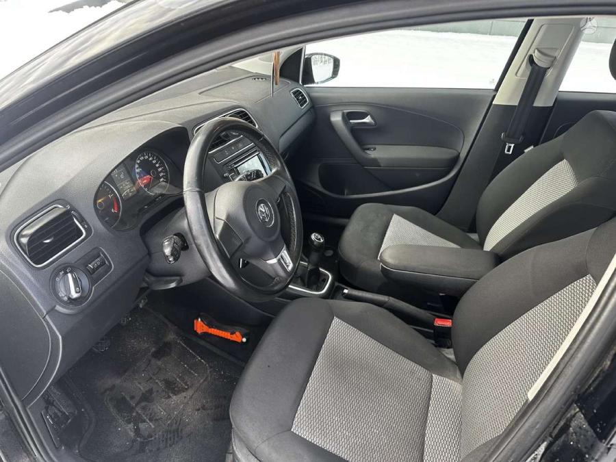 Melns Volkswagen Polo 2011 Kauņa, ar dzinēja tilpumu 1.20 L un nobraukumu 228 tūkst. km par 3200 €, foto 11 vietnē AUTOMOTO.COM.LV