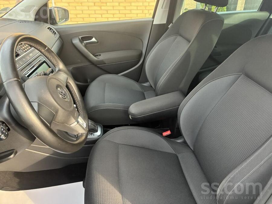 Black Volkswagen Polo 2011 in Riga, with an engine capacity of 1.20 L and mileage of 0 thousand km for 6990 €, photo 11 on AUTOMOTO.COM.LV