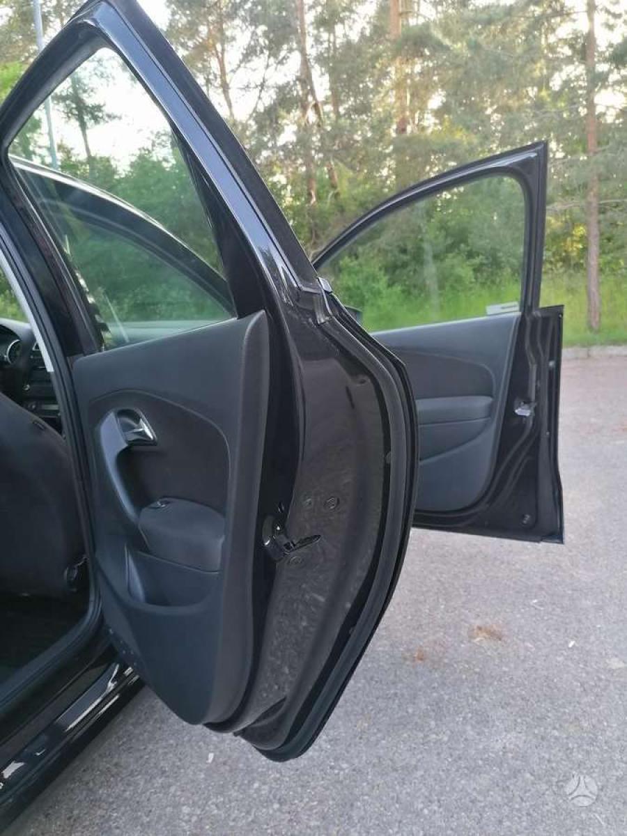 Black Volkswagen Polo 2011 in Palanga, with an engine capacity of 1.20 L and mileage of 299 thousand km for 2950 €, photo 9 on AUTOMOTO.COM.LV