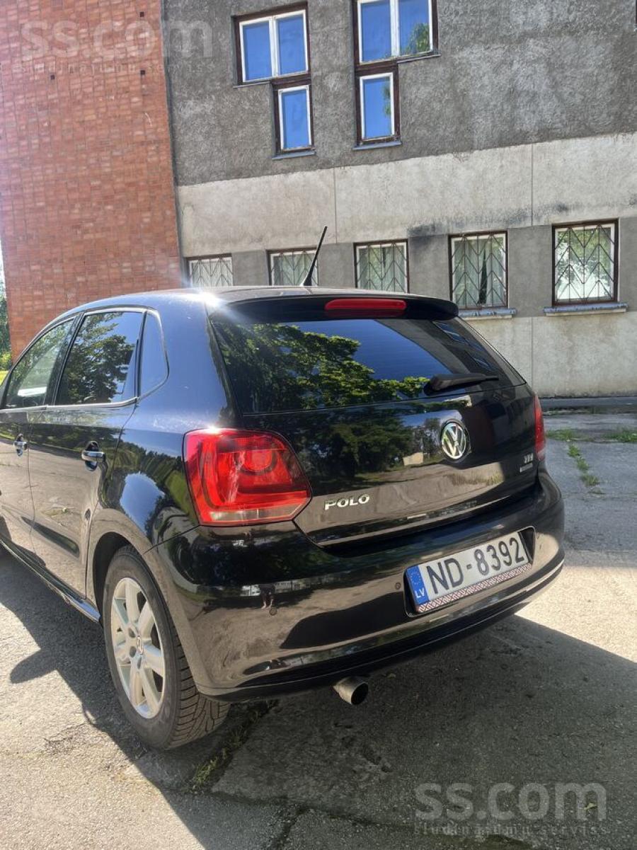 Melns Volkswagen Polo 2011 Jēkabpils, ar dzinēja tilpumu 1.60 L un nobraukumu 291 tūkst. km par 4650 €, foto 5 vietnē AUTOMOTO.COM.LV