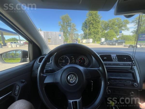 Black Volkswagen Polo 2011 in Jekabpils, with an engine capacity of 1.60 L and mileage of 291 thousand km for 4650 €, photo 6 on AUTOMOTO.COM.LV