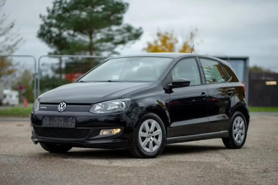 Melns Volkswagen Polo 2011 Liepāja, ar dzinēja tilpumu 1.20 L un nobraukumu 292 tūkst. km par 4950 €, foto 1 vietnē AUTOMOTO.COM.LV