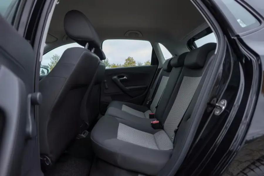 Melns Volkswagen Polo 2011 Liepāja, ar dzinēja tilpumu 1.20 L un nobraukumu 292 tūkst. km par 4950 €, foto 10 vietnē AUTOMOTO.COM.LV