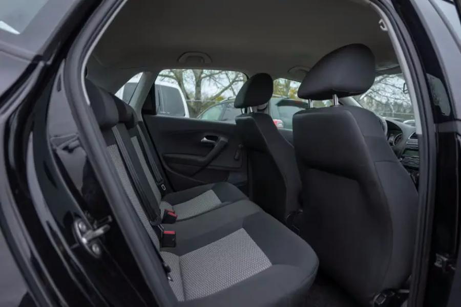 Melns Volkswagen Polo 2011 Liepāja, ar dzinēja tilpumu 1.20 L un nobraukumu 292 tūkst. km par 4950 €, foto 12 vietnē AUTOMOTO.COM.LV