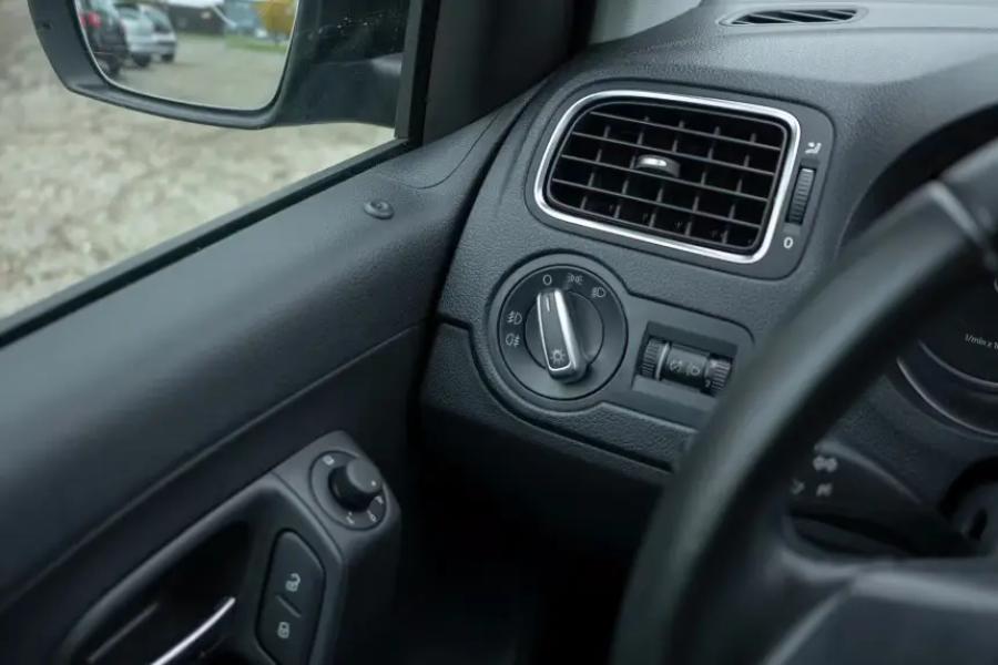 Melns Volkswagen Polo 2011 Liepāja, ar dzinēja tilpumu 1.20 L un nobraukumu 292 tūkst. km par 4950 €, foto 17 vietnē AUTOMOTO.COM.LV