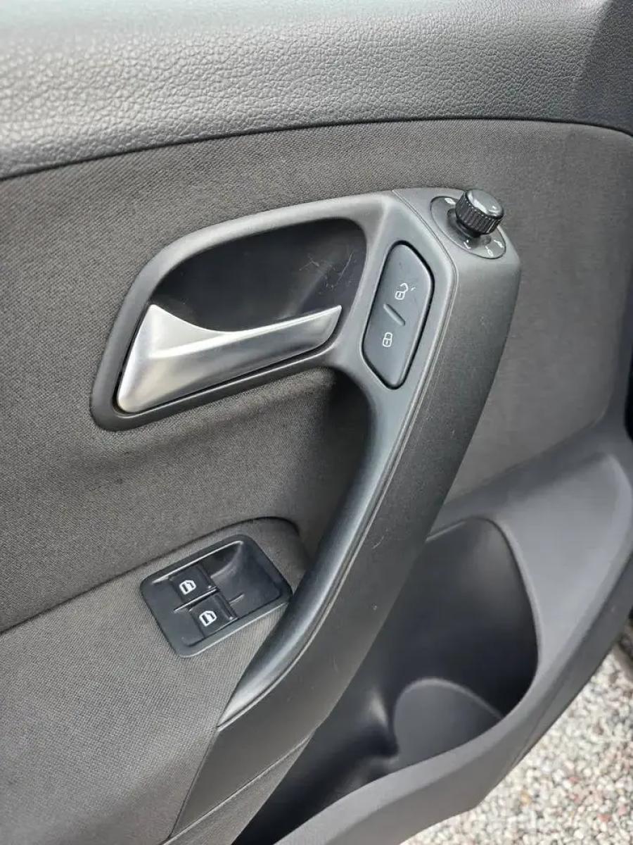Melns Volkswagen Polo 2011 Ventspils, ar dzinēja tilpumu 1.20 L un nobraukumu 231 tūkst. km par 1490 €, foto 9 vietnē AUTOMOTO.COM.LV